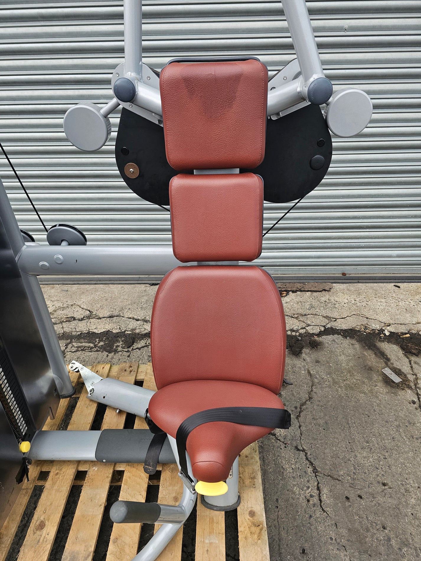 Technogym Selection Vertical Traction – Complete Gyms