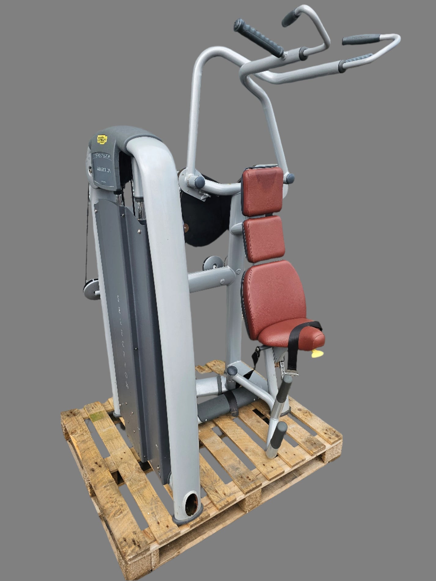 Technogym Selection Vertical Traction – Complete Gyms